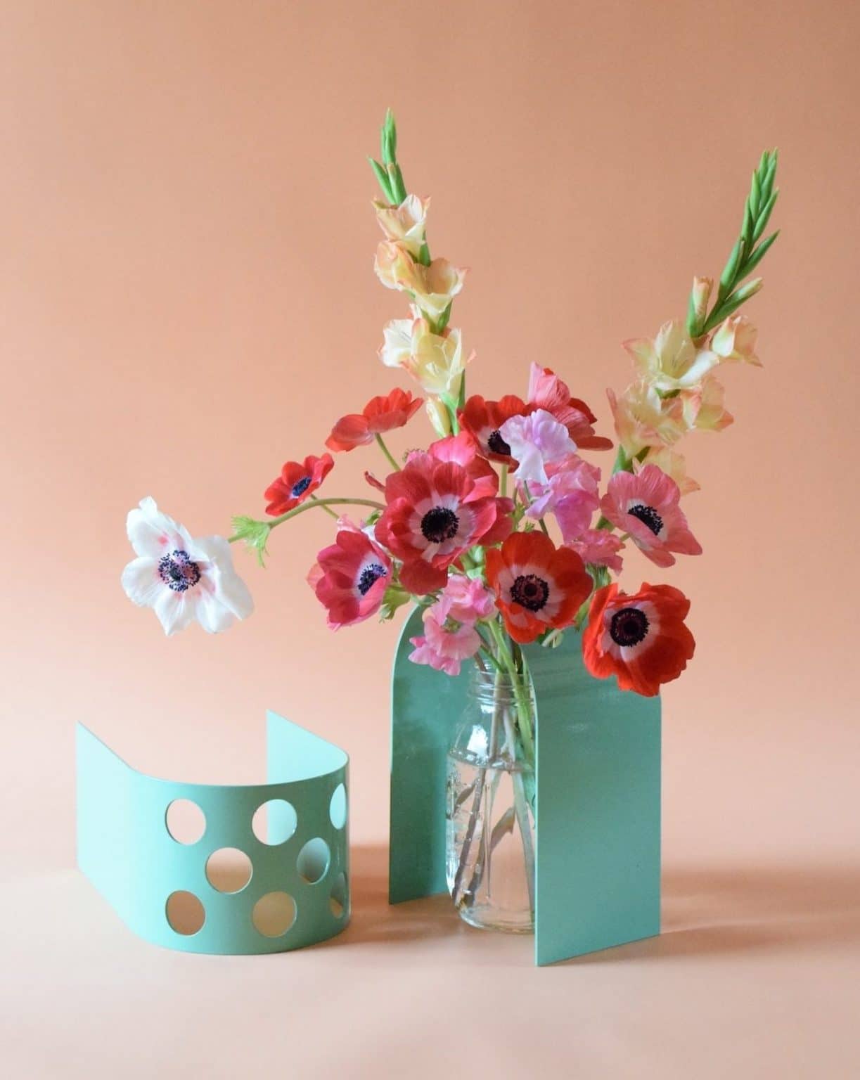 Modern Flower Vase For A Unique Way to Make Arrangements